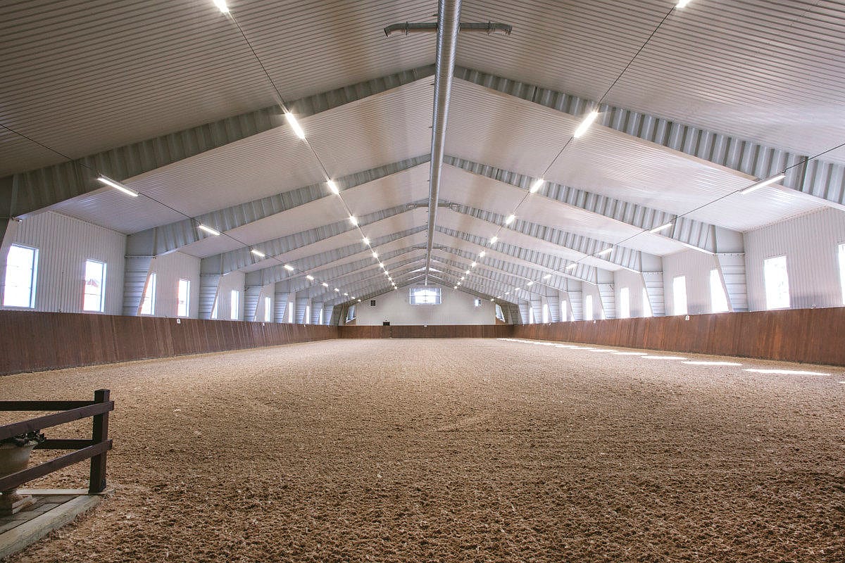 Bli inspirerad! Referensexempel: Ridhus med stall, Ösmo - BORGA