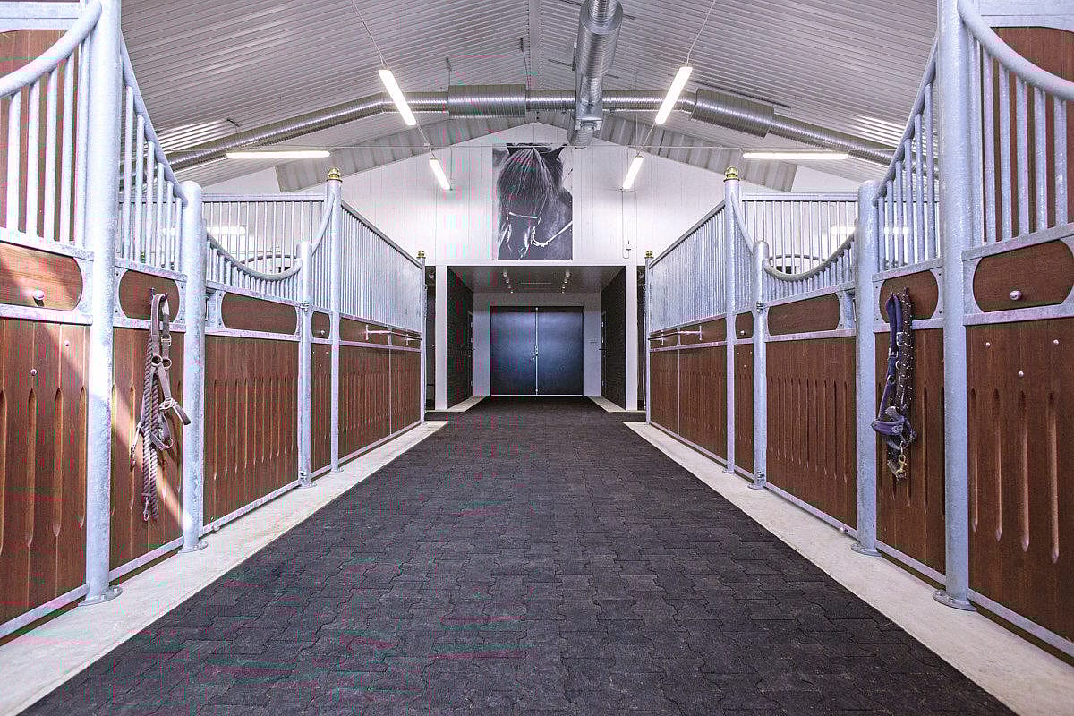 Bli inspirerad! Referensexempel: Ridhus med stall, Ösmo - BORGA