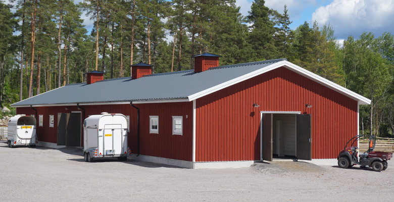 Vi bygger häststall - Prisvärda stall i klassiskt utförande | BORGA