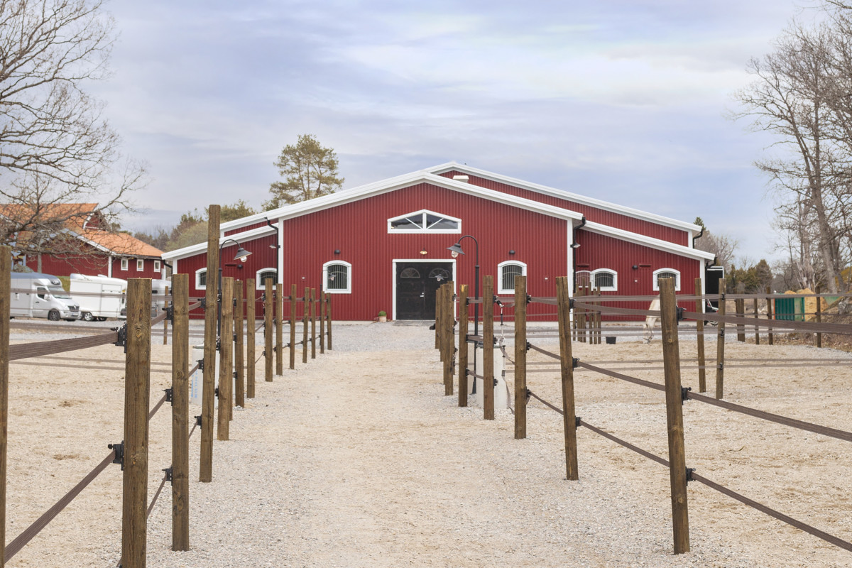 Bli inspirerad! Referensexempel: Ridhus med stall, Ösmo - BORGA